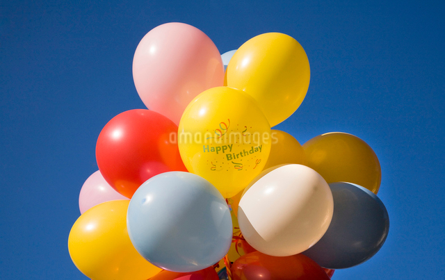 Balloons，happy birthdayの写真素材 [FYI03487438] | ストックフォトの Qlean Market（キュリン ...